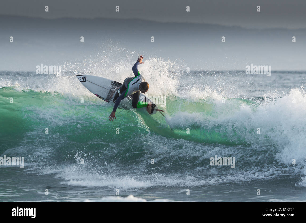Surfing action hi-res stock photography and images - Alamy