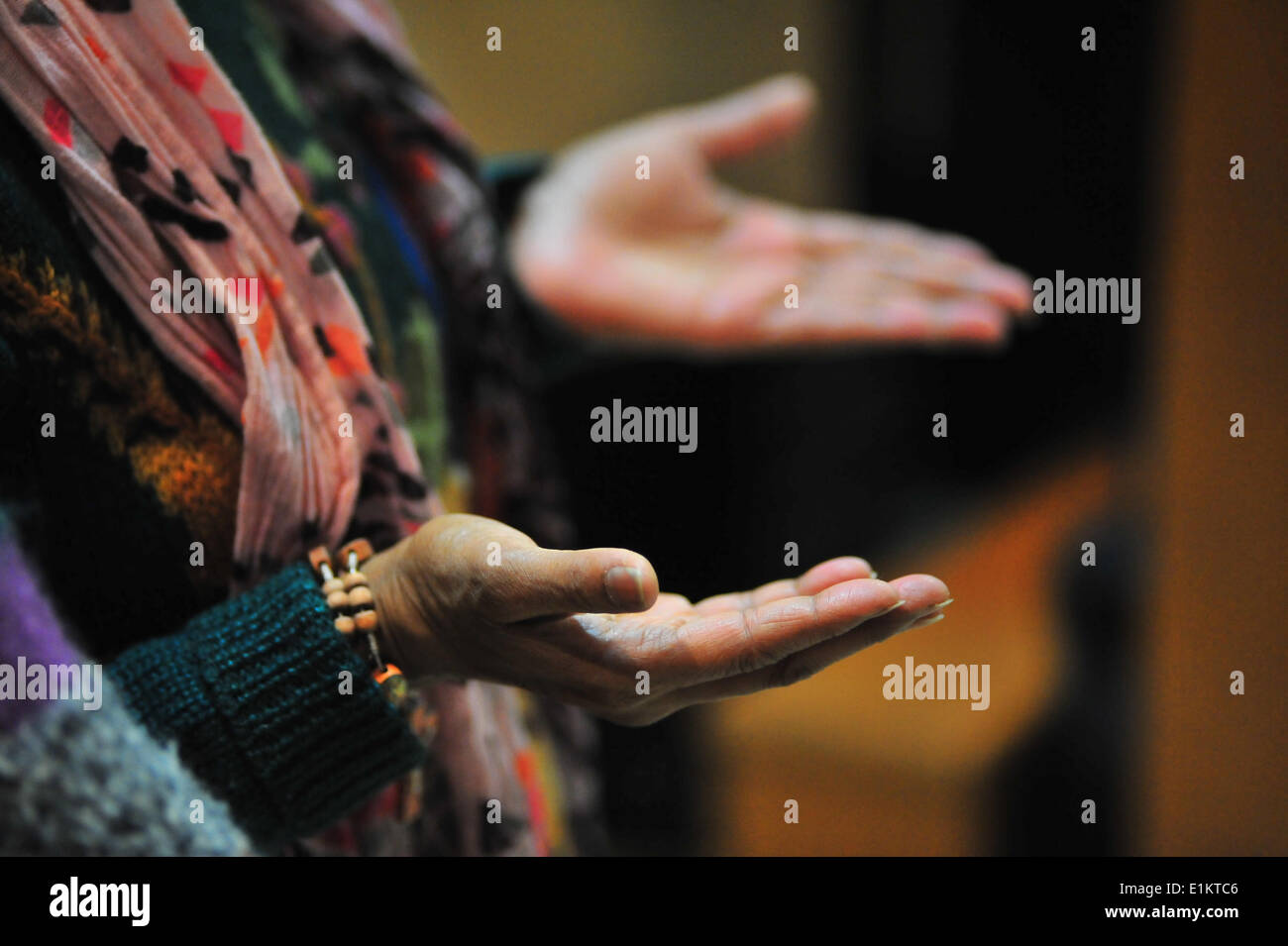 Catholic mass. Faithful reciting the Our Father prayer Stock Photo - Alamy