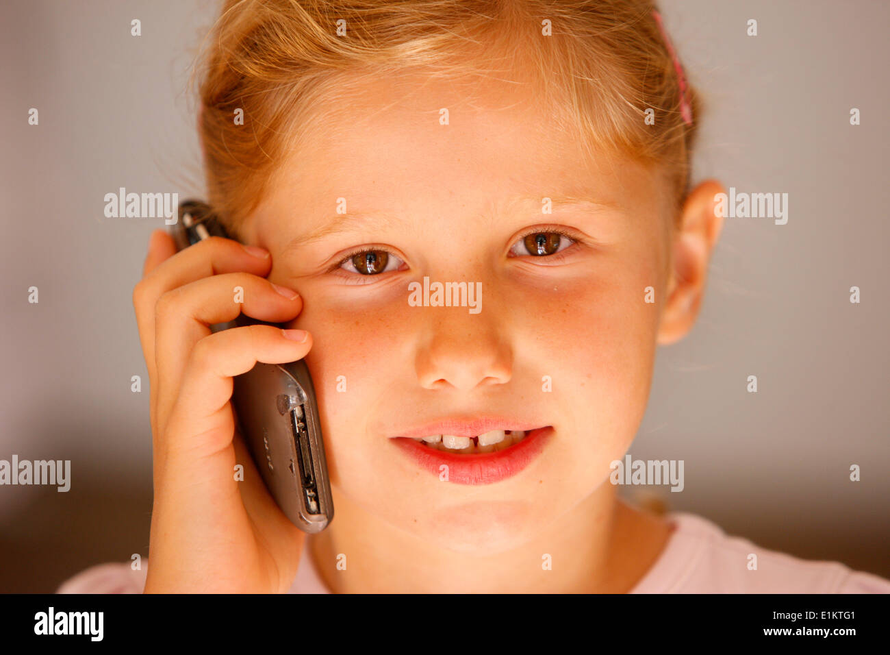 Child using an Iphone Stock Photo - Alamy