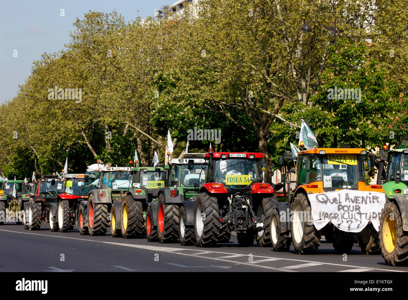 Farmers' demonstration in Paris Stock Photo - Alamy