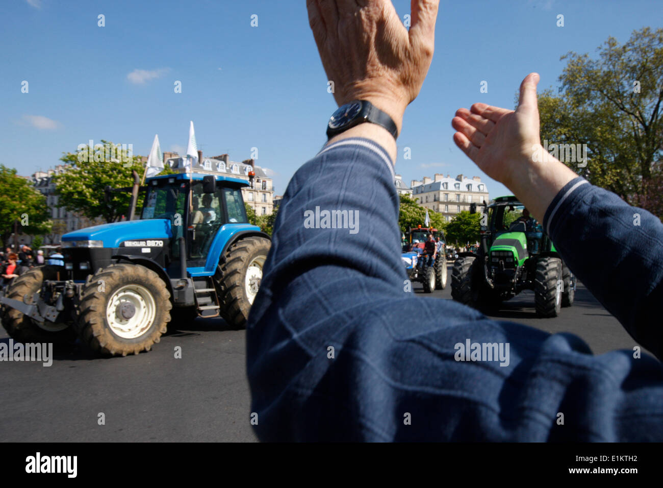 Farmers' demonstration in Paris Stock Photo - Alamy