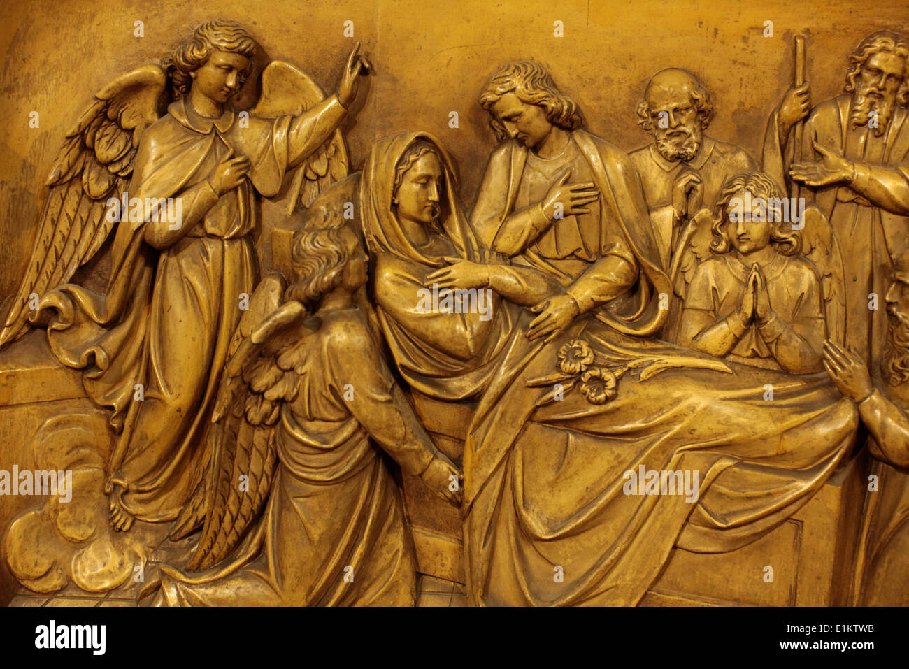 Church reredos hi-res stock photography and images - Alamy