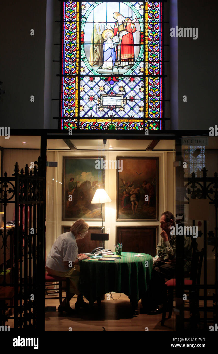 Lay people in church Stock Photo - Alamy