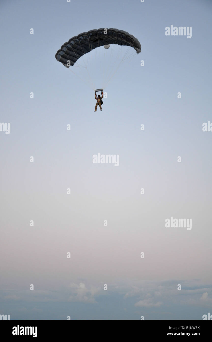 Jumpmaster hi-res stock photography and images - Alamy