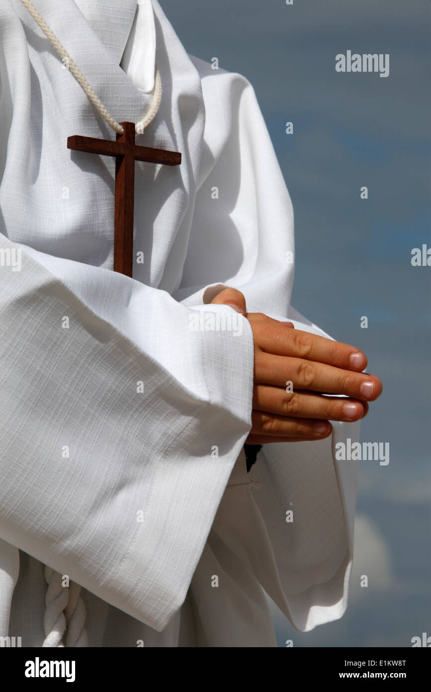Praying altar boy hi-res stock photography and images - Alamy