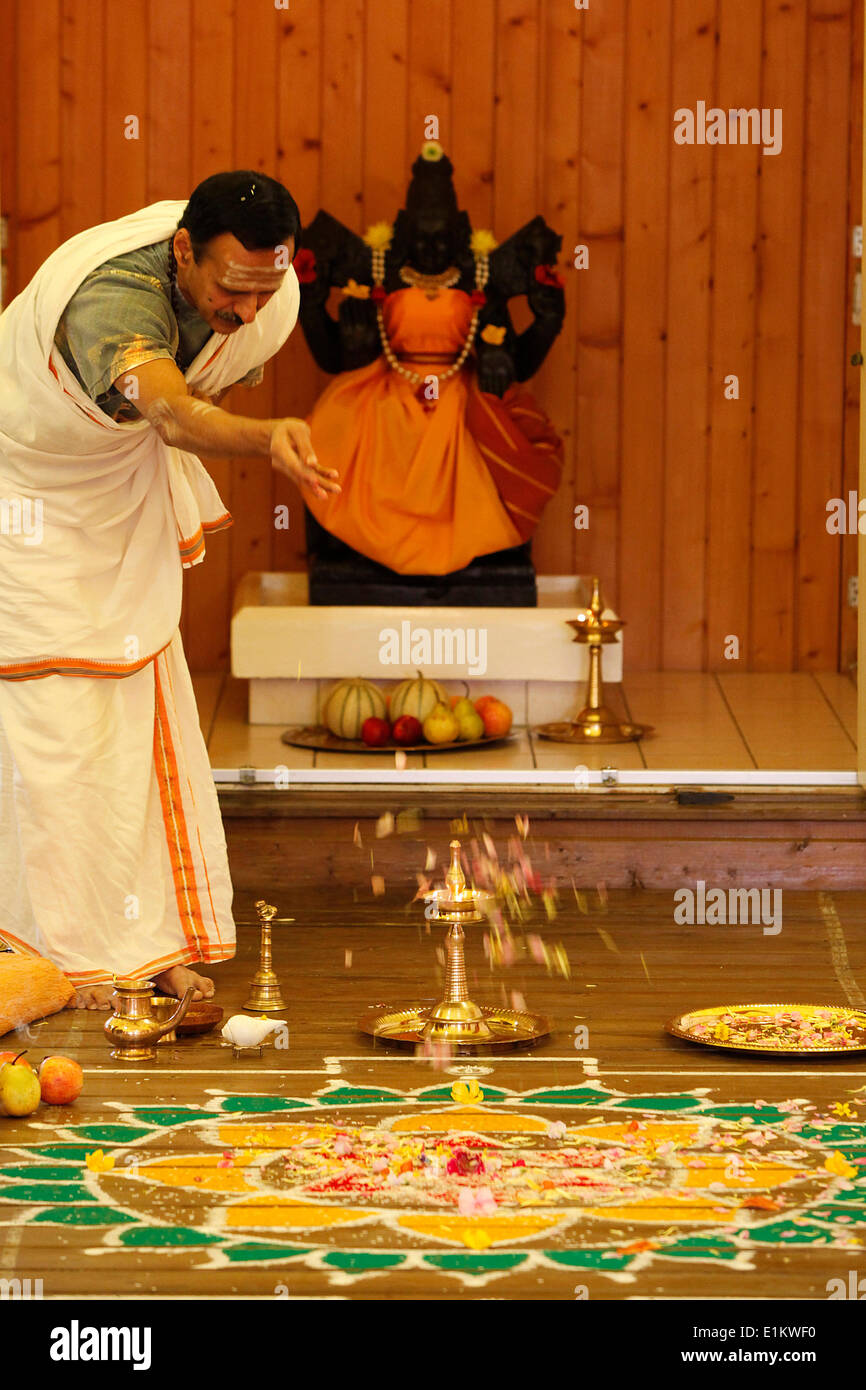 Puja in a Hindu temple Stock Photo - Alamy