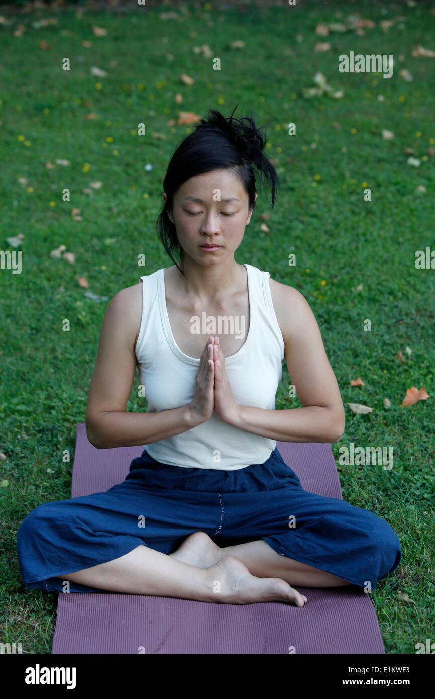 Hindu woman meditating hi-res stock photography and images - Alamy