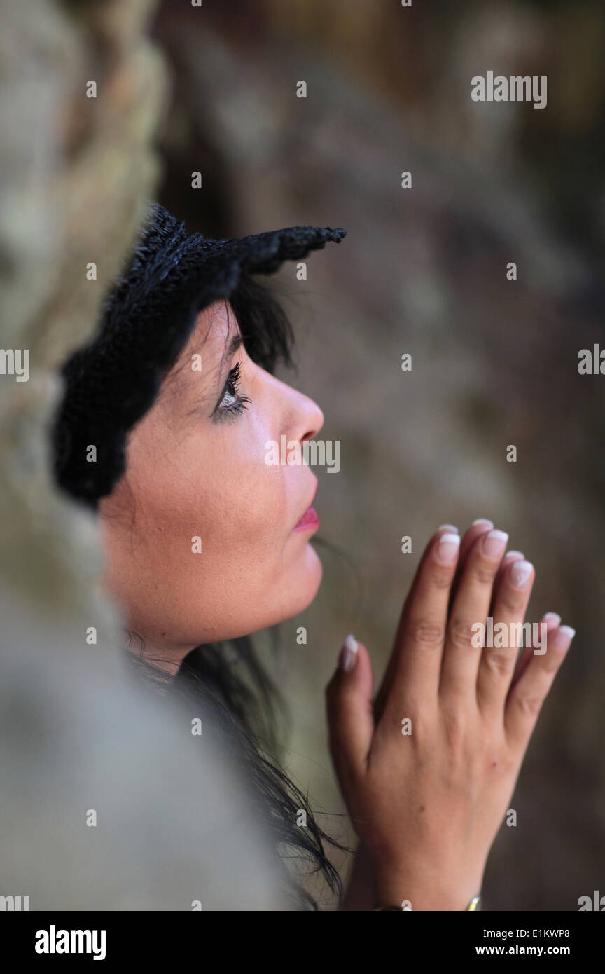 Christian religious woman praying hi-res stock photography and images ...