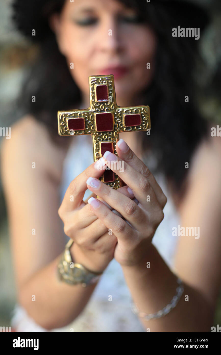 Christian woman praying with a cross Stock Photo - Alamy