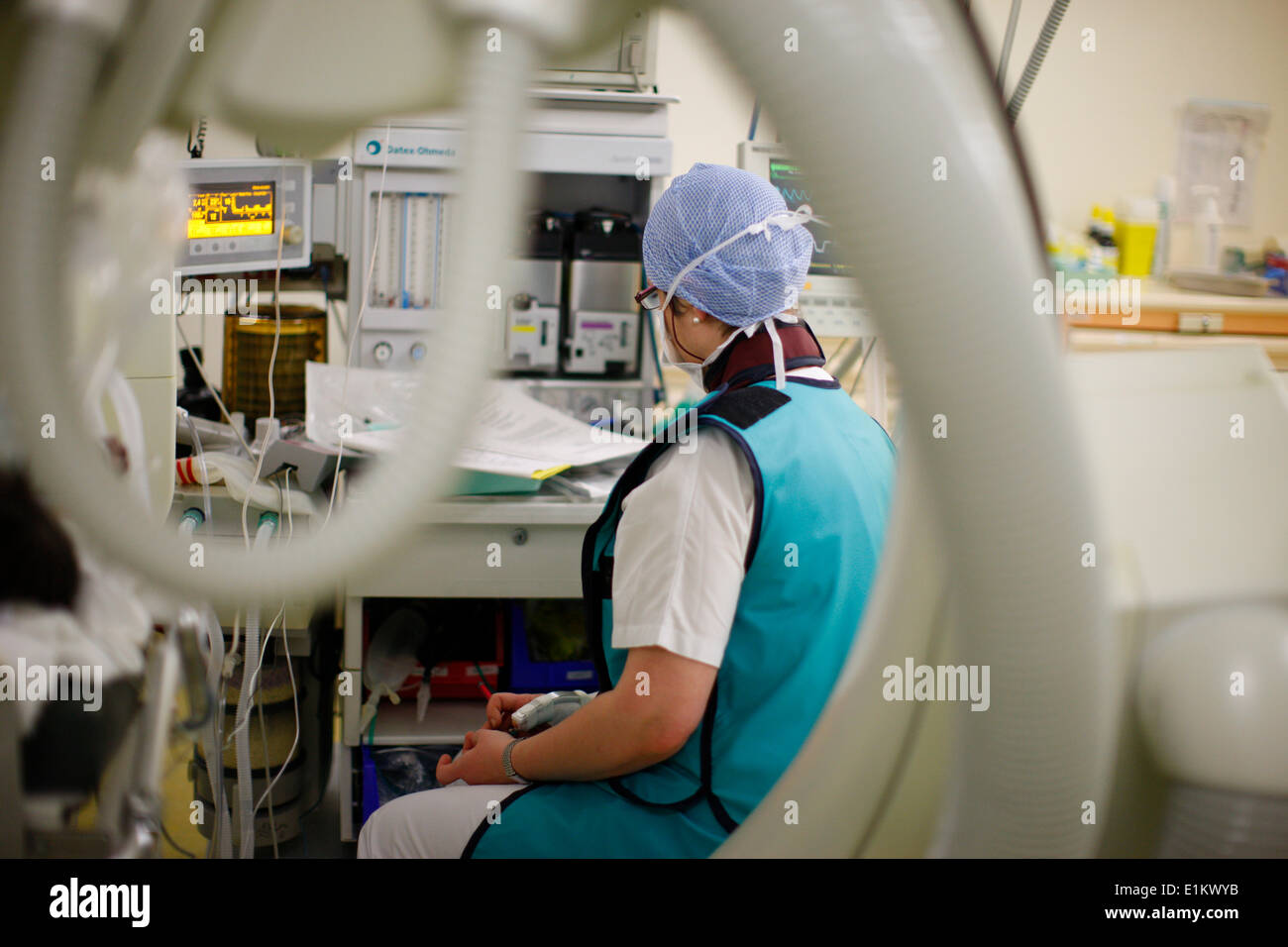 Cardiac surgery - Anesthesiologist Stock Photo - Alamy
