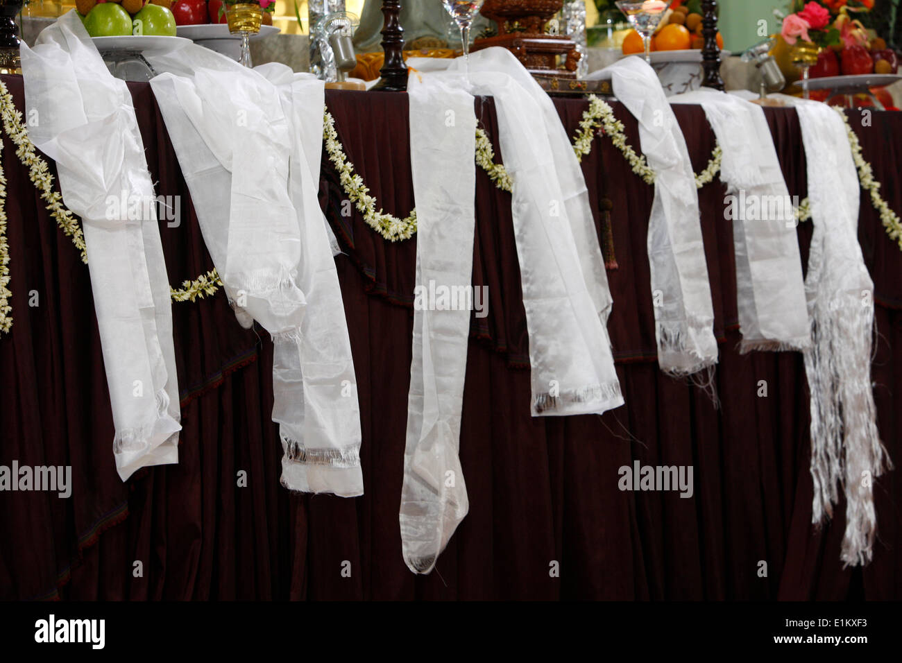 Religious scarf hi-res stock photography and images - Alamy