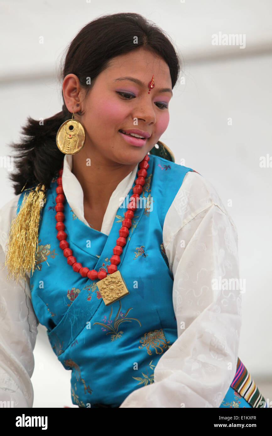 Tibetan dancer hi-res stock photography and images - Alamy
