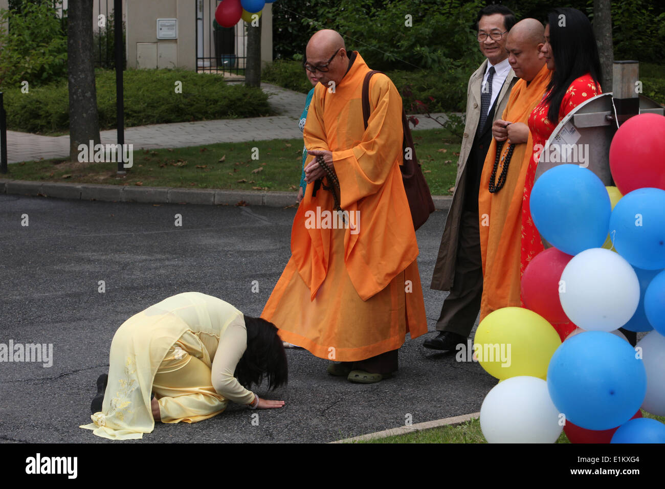 Buddhist woman prosternating before monks Stock Photo - Alamy