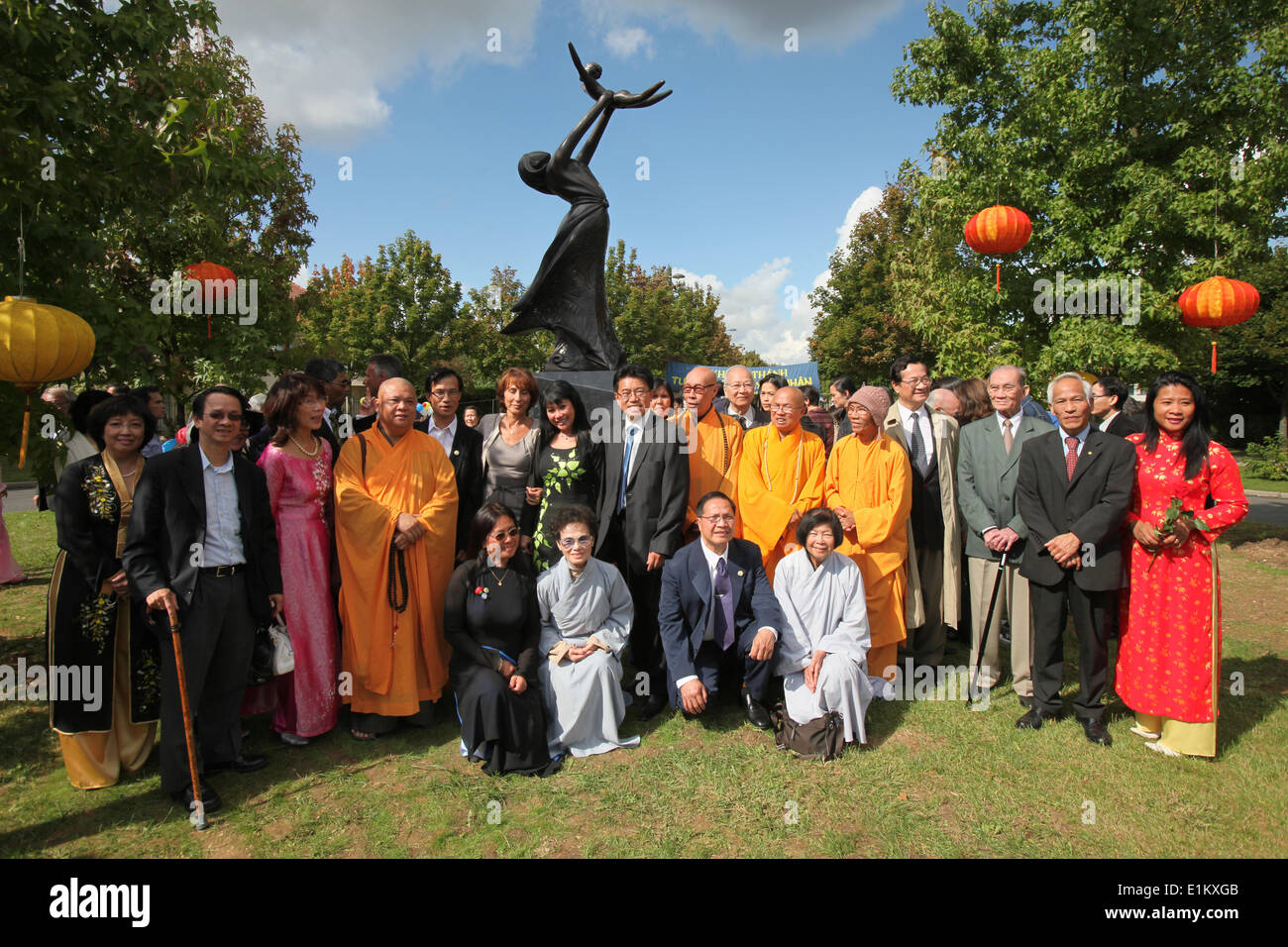 Buddhist community gathering Stock Photo - Alamy