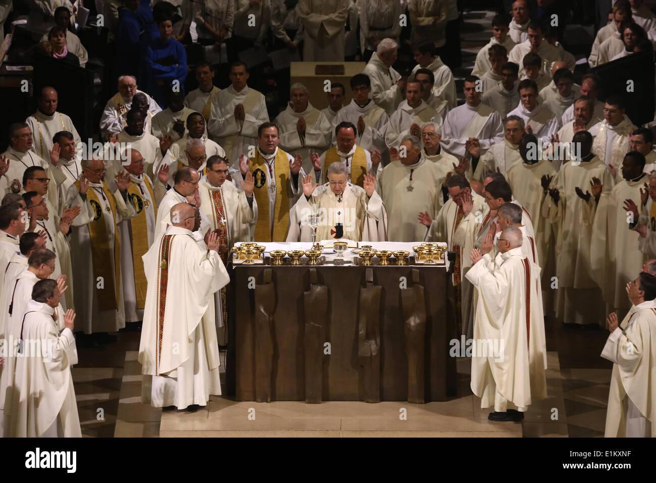 Chrism mass (Easter wednesday) in Notre Dame Cathedral, Paris ...