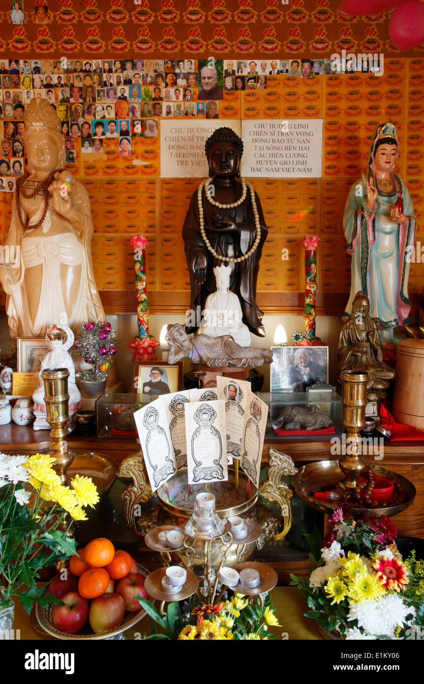 Tu An Buddhist temple. Ancestors' altar Stock Photo - Alamy