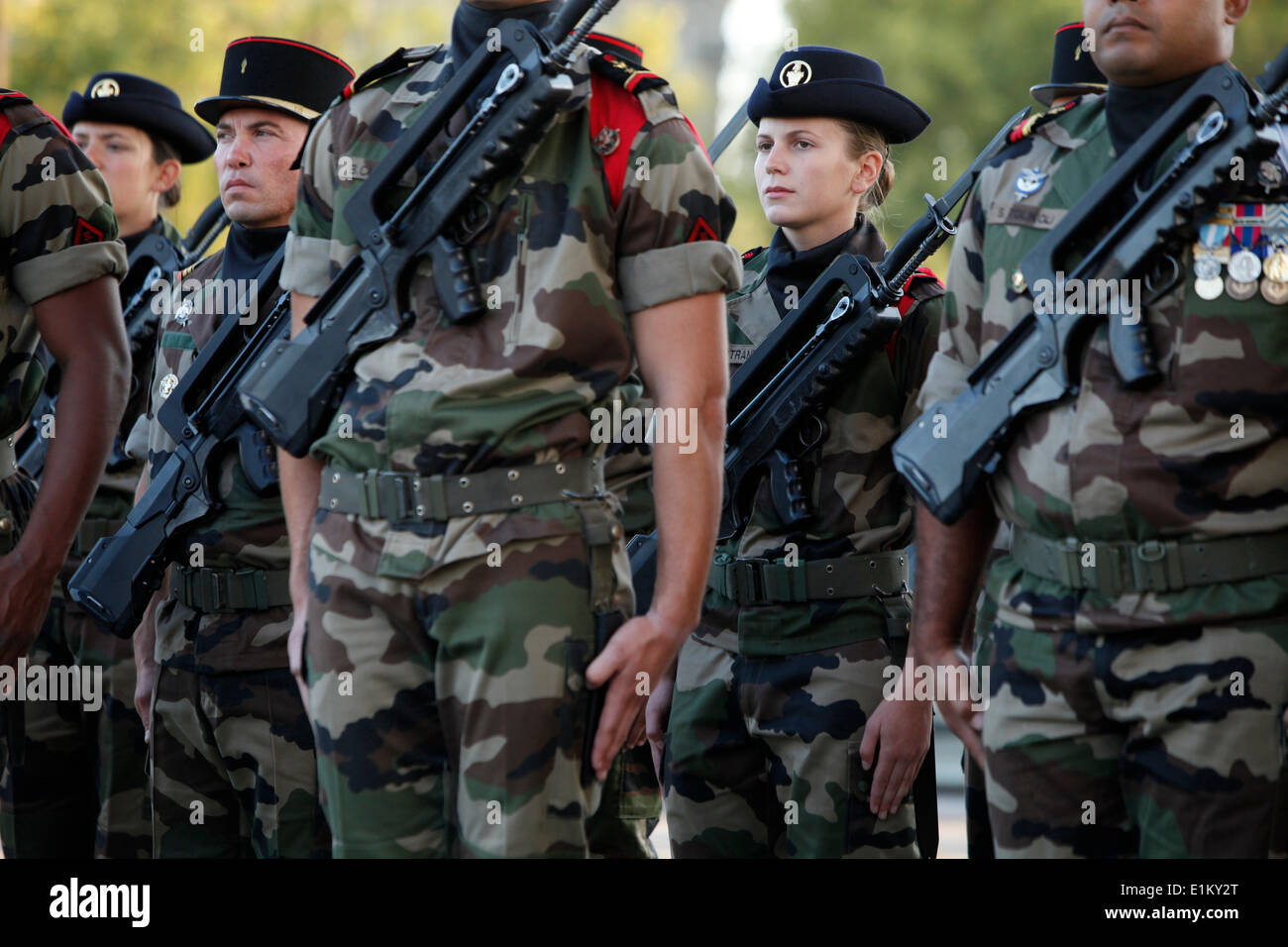 Soldiers weapon hi-res stock photography and images - Alamy