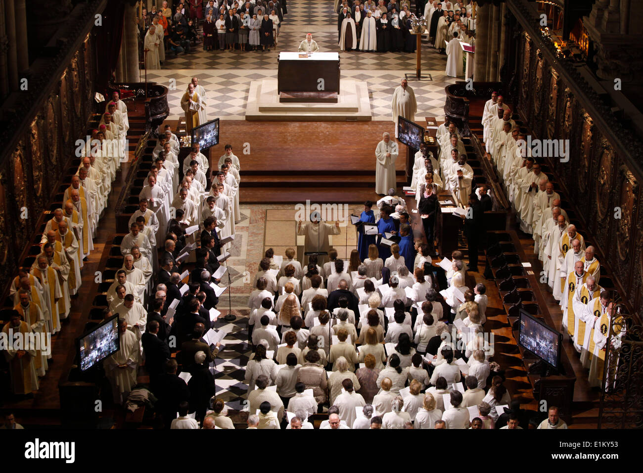 Easter week celebration (Chrism mass) in Notre Dame Cathedral Stock ...