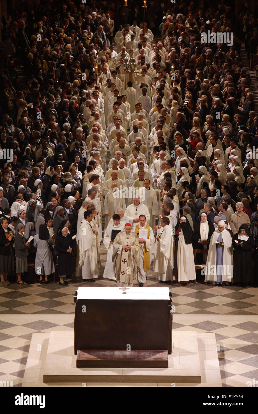 Easter week celebration (Chrism mass) in Notre Dame Cathedral Stock ...