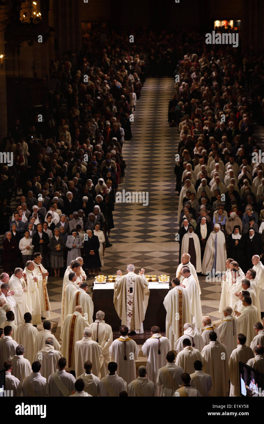 Easter week celebration (Chrism mass) in Notre Dame Cathedral ...