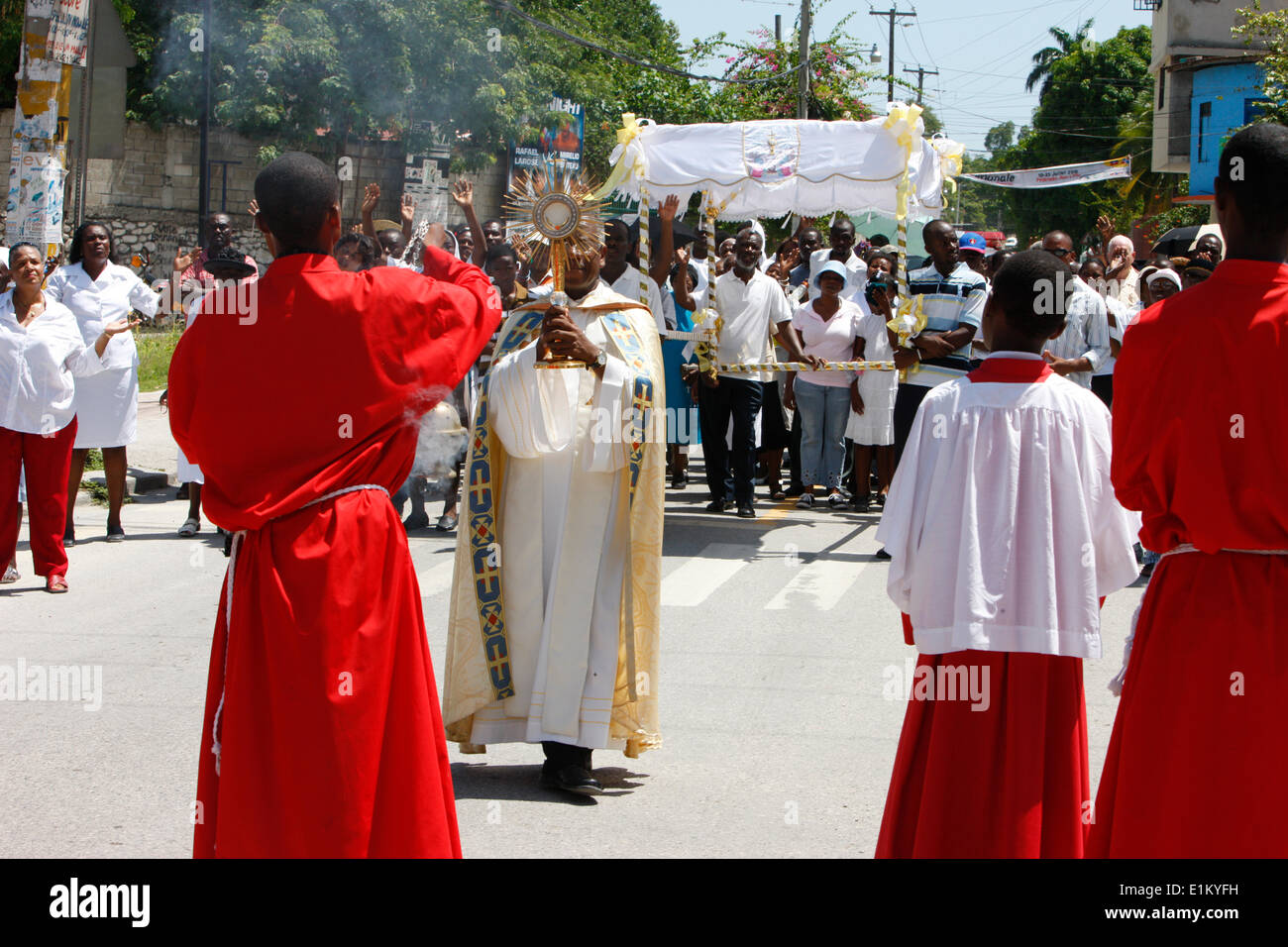 Clergy in religious procession hi-res stock photography and images - Alamy
