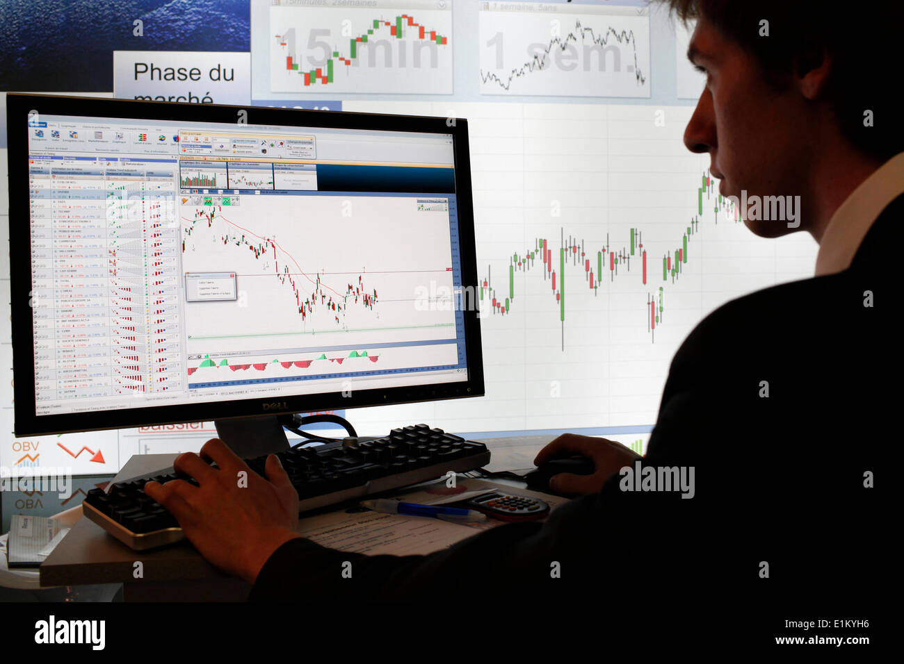 Market analyst hi-res stock photography and images - Alamy