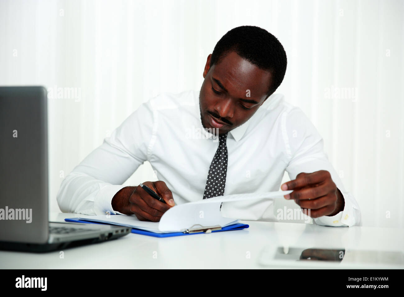 African agreement lawyer legal hi-res stock photography and images - Alamy
