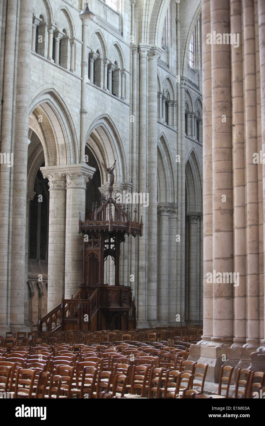 St Stephen's Cathedral. Nave columns Stock Photo - Alamy