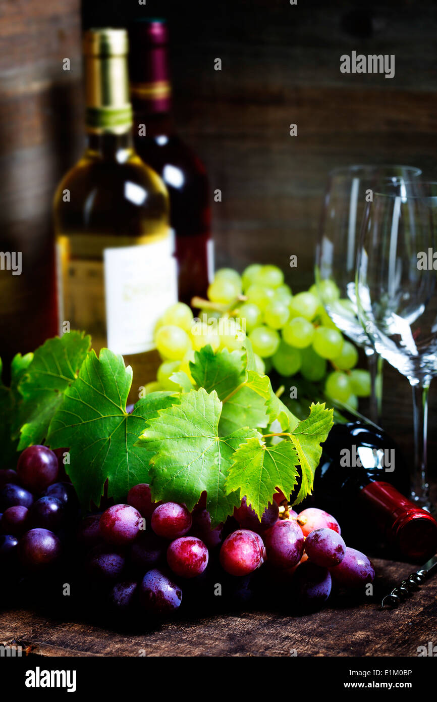 Wine and grape on wooden background Stock Photo - Alamy