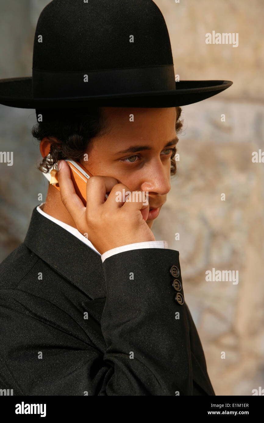 Orthodox Jewish boy at Wailing Wall Stock Photo - Alamy