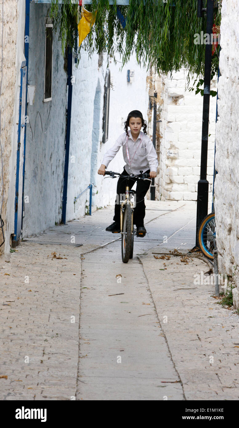 Orthodox Jewish boy in Safed old city Stock Photo - Alamy