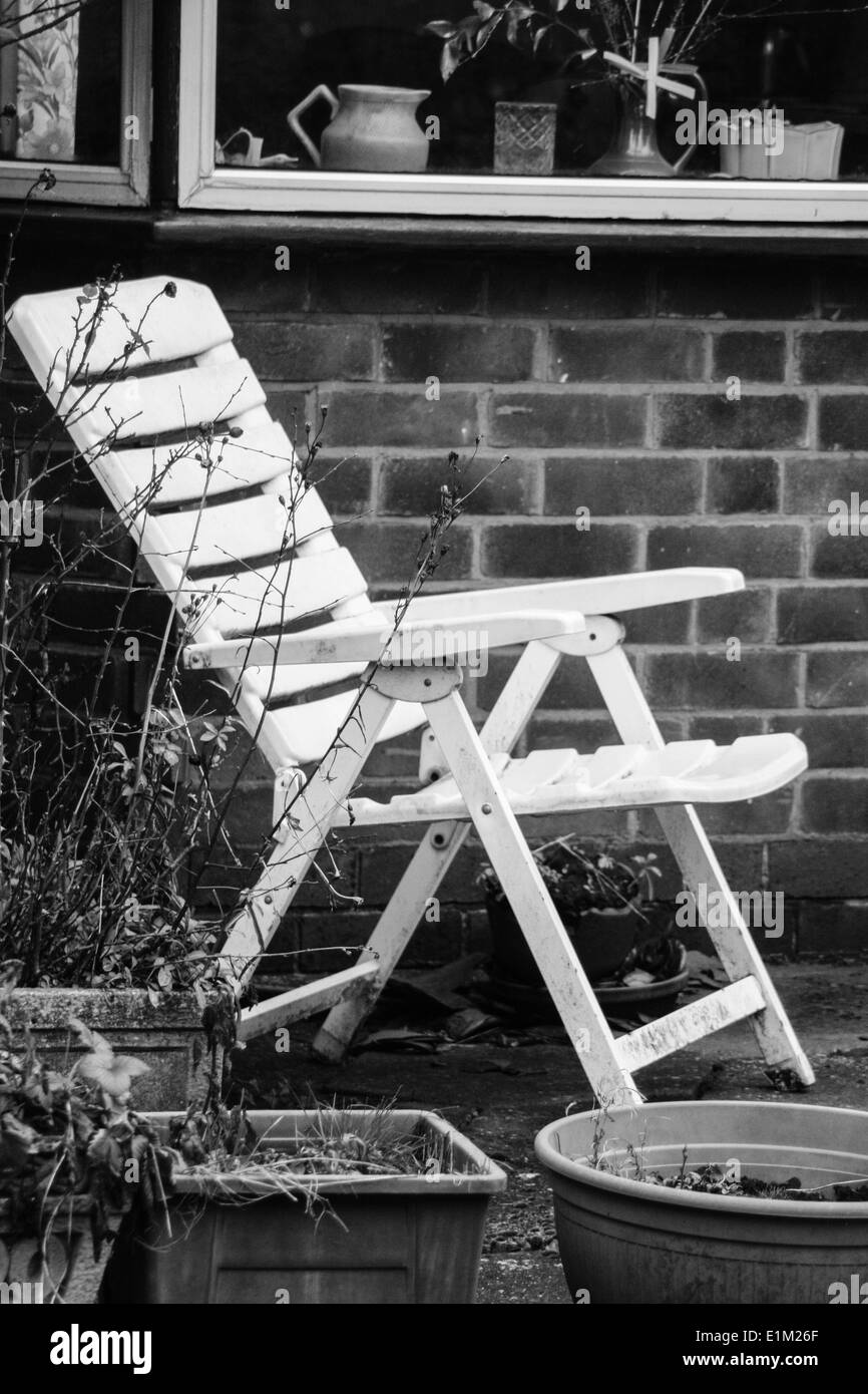 Flowers in pots garden Black and White Stock Photos & Images - Alamy