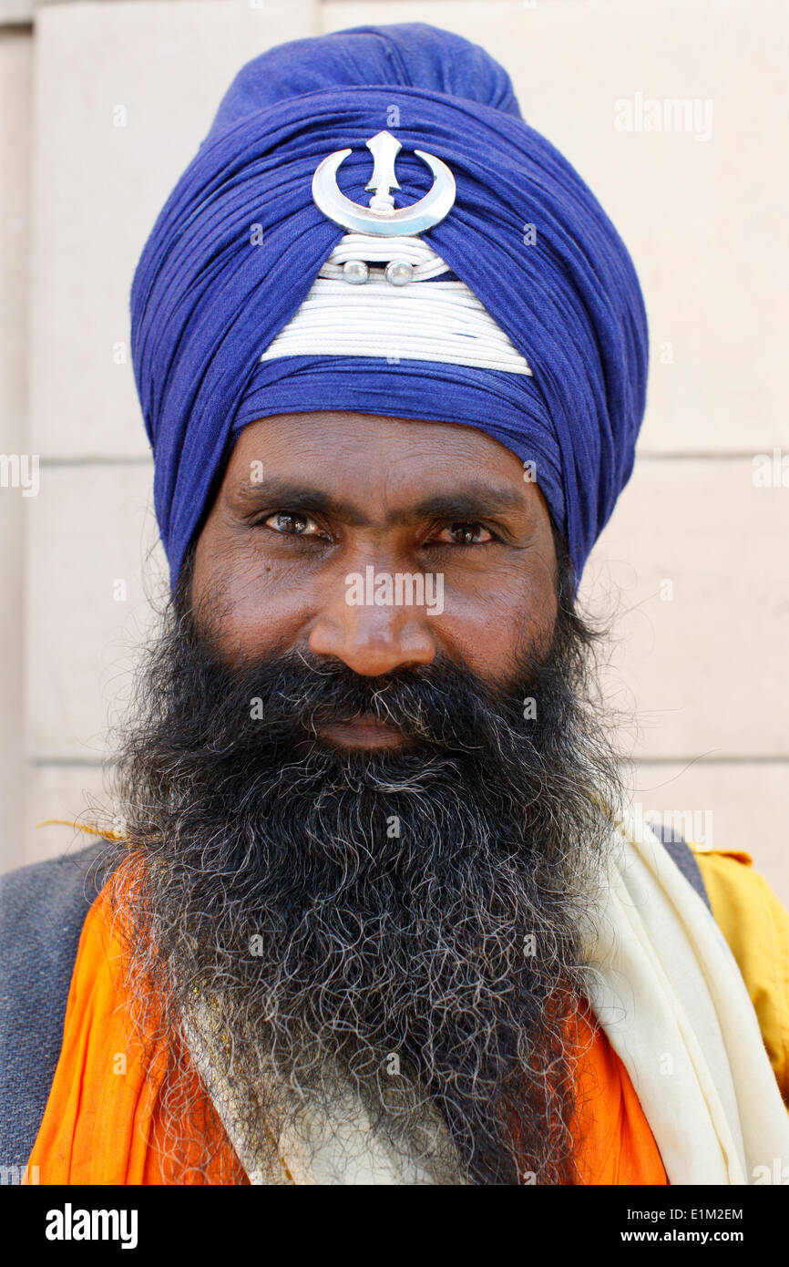 Sikh warrior in Gurdwara Sisganj, Old Delhi Stock Photo - Alamy