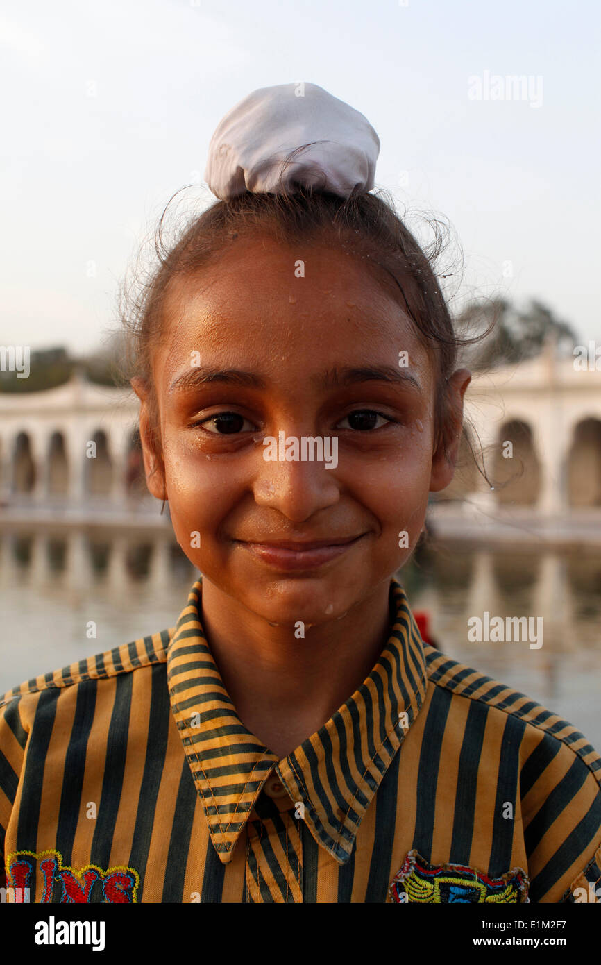 Bangla Sahib Gurdwara, New Delhi Young sikh wearing a rishi knot cover ...