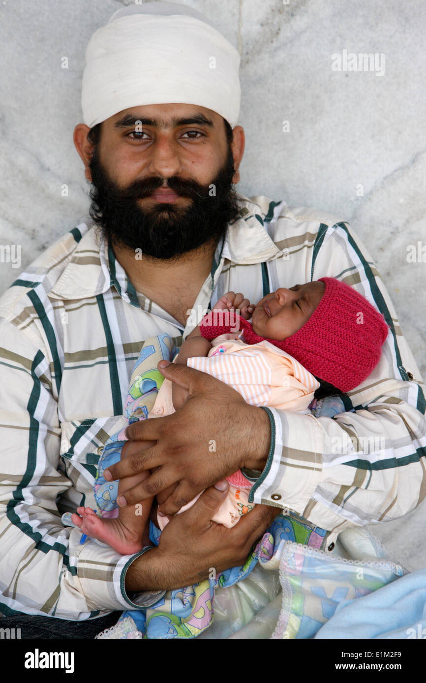 Sikh father holding his baby in Bangla Sahib Gurdwara, New Delhi Stock ...