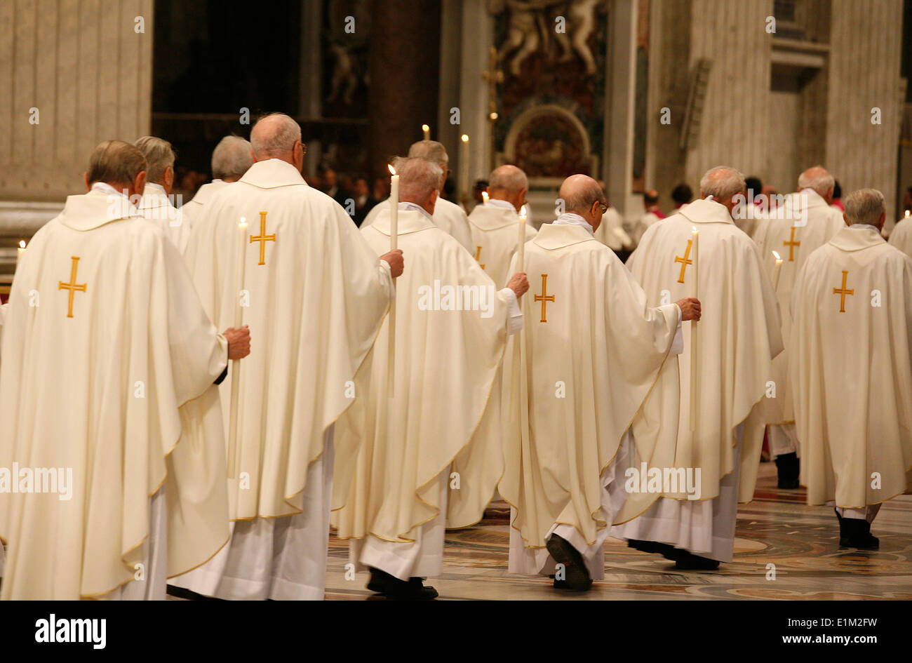 Procession in Saint Peter's basilica Stock Photo - Alamy