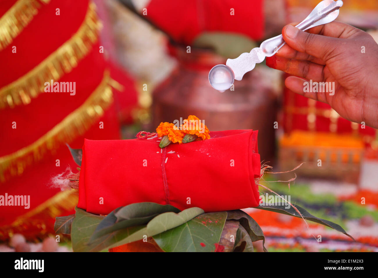 Puja in a Hindu temple : offering Stock Photo - Alamy