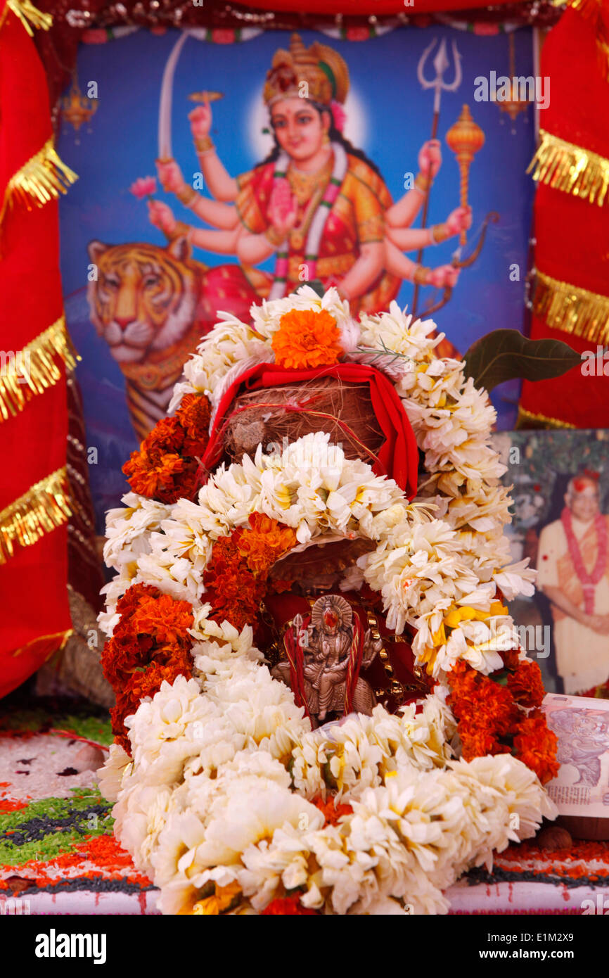 Durga puja in a Hindu temple Stock Photo - Alamy