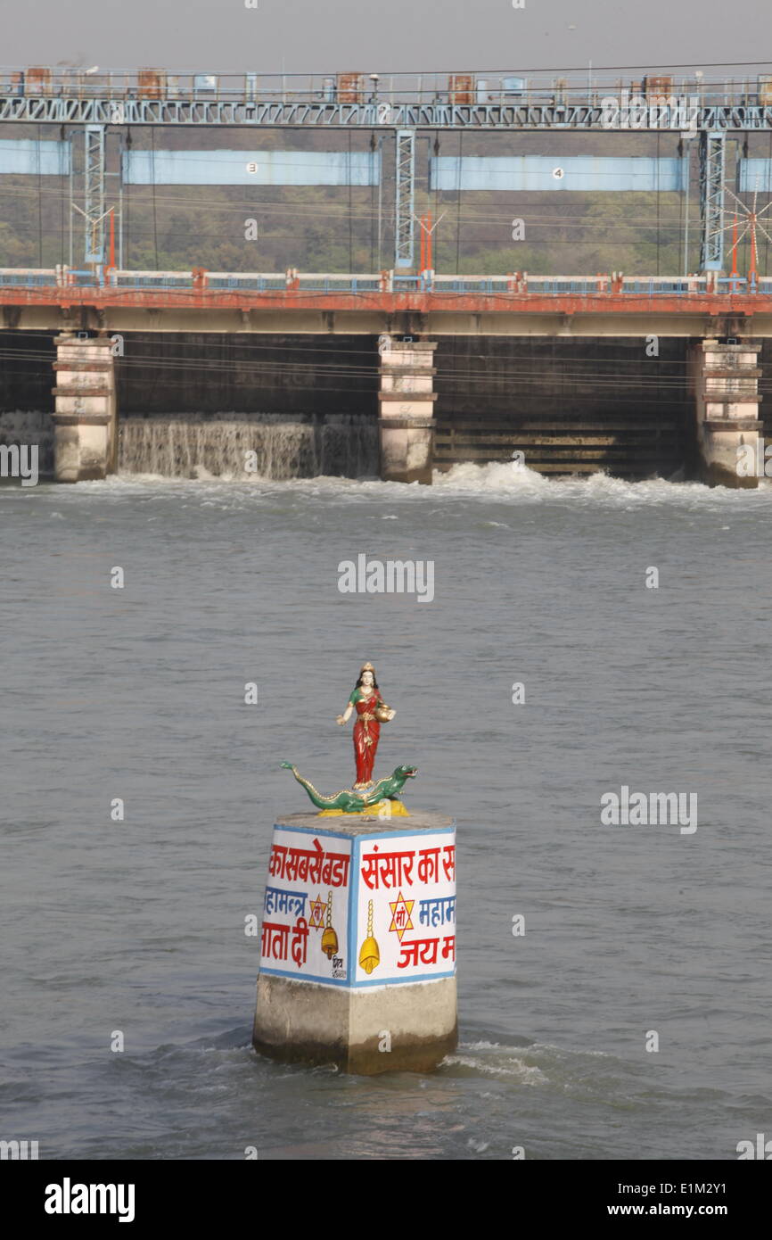 Ganga statue and dam in Hardwar Stock Photo - Alamy