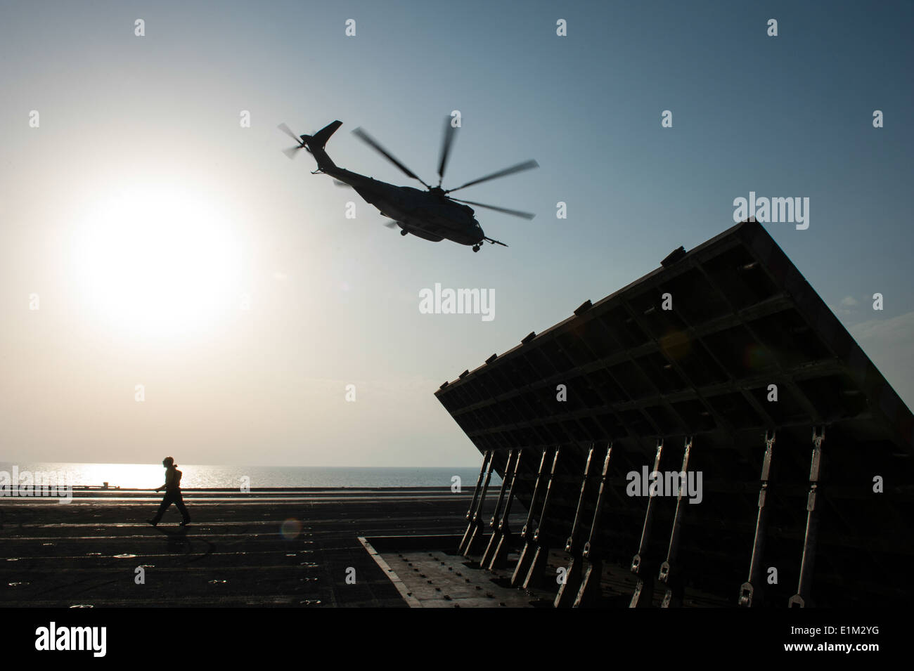 Navy Mh 53e Sea Dragon Helicopter High Resolution Stock Photography and ...