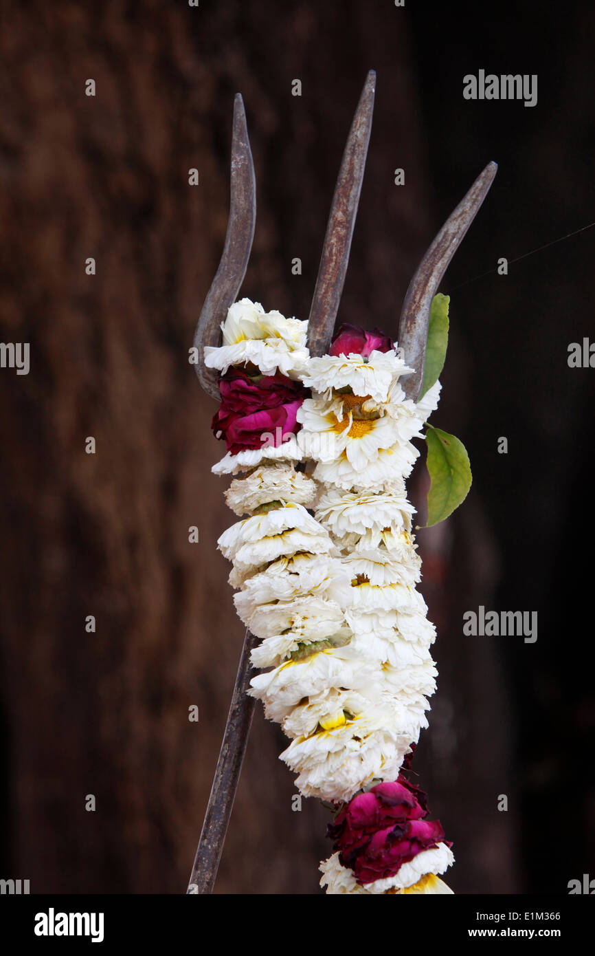 Shiva trishula (trident) in a Hardwar ashram Stock Photo - Alamy