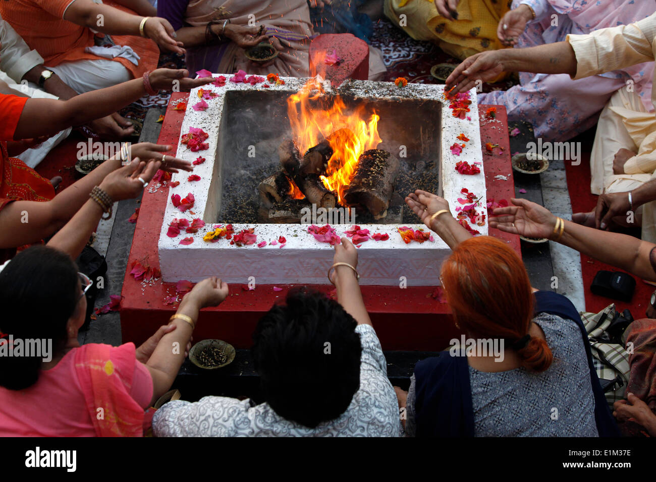 Havan fire hi-res stock photography and images - Alamy