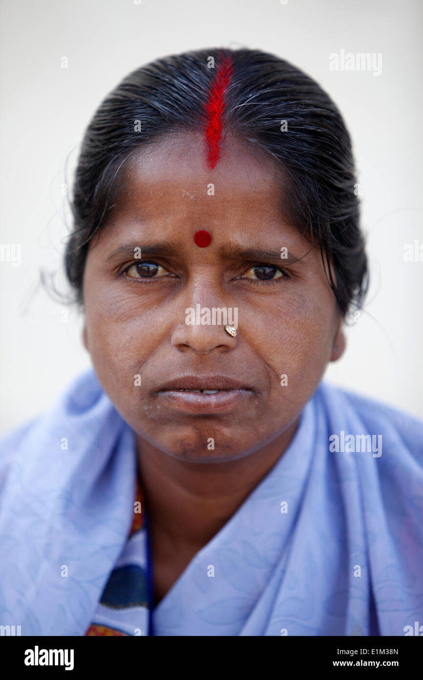 Indian woman wearing sindur and marriage mark in her hair Stock Photo ...
