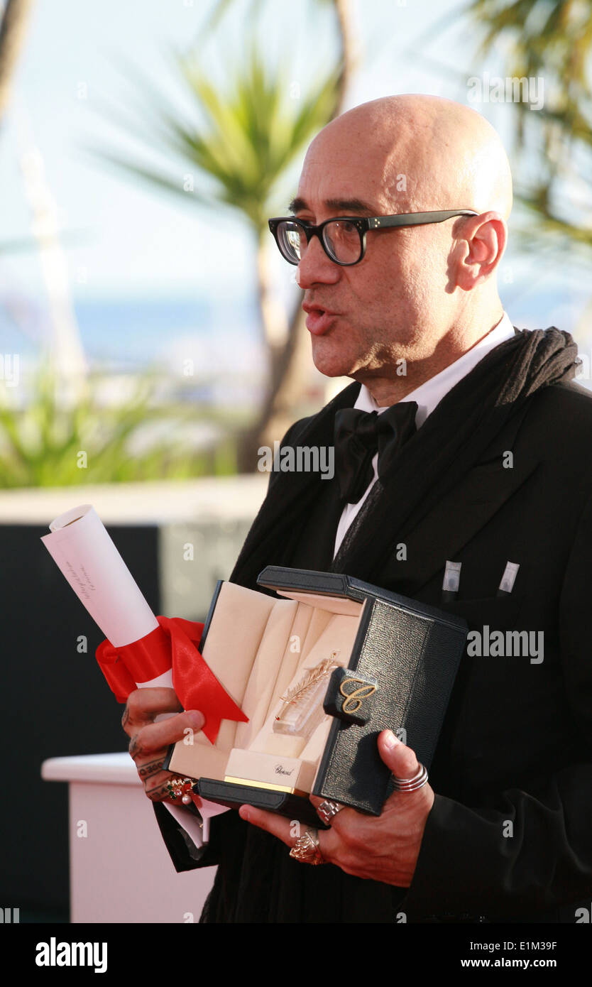 Bruce Wagner (for Julianne Moore) with the prize for Best Performance ...