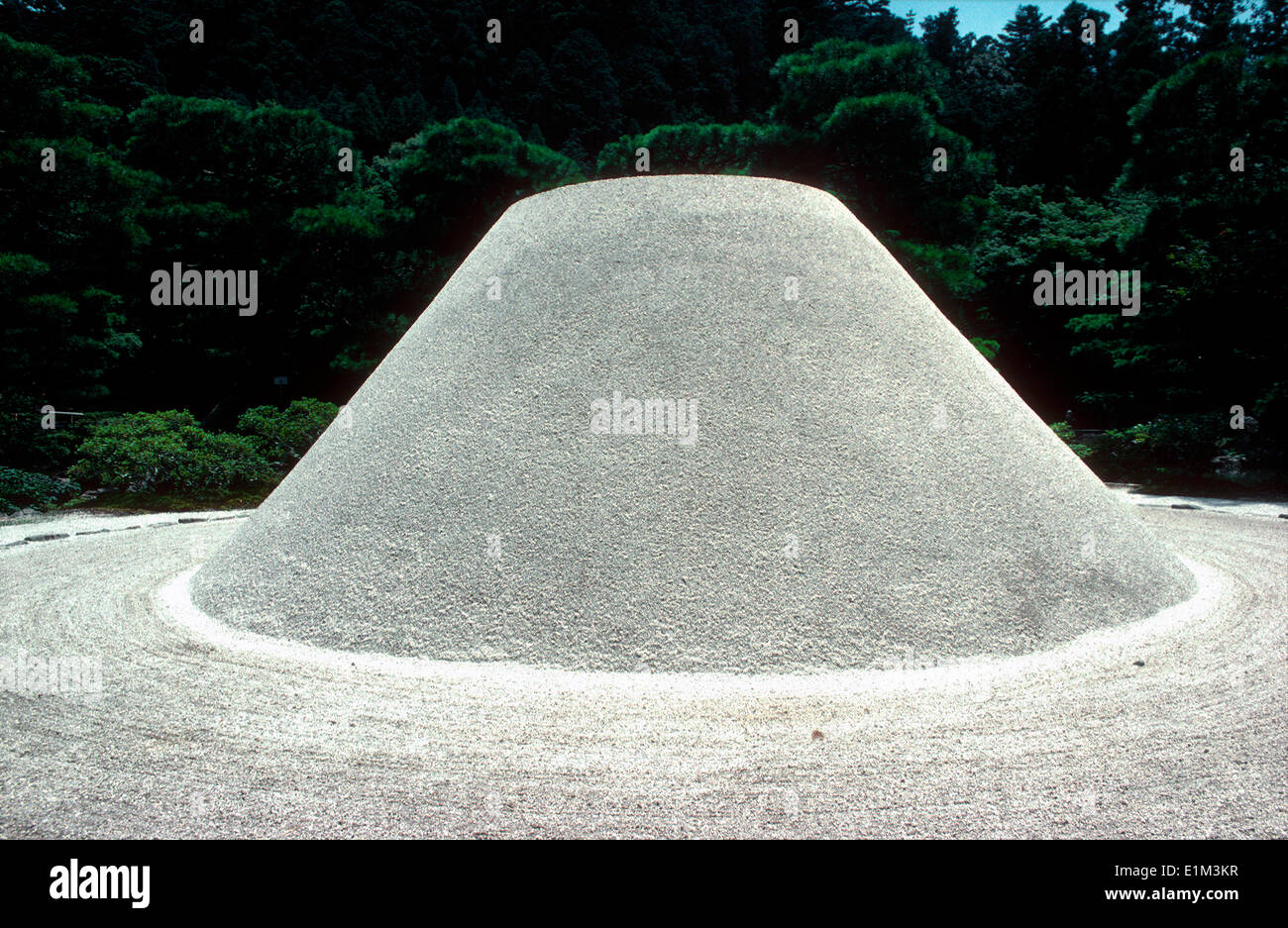 Ginkakuji zen temple in Kyoto. Representation of Mount fuji Stock Photo ...