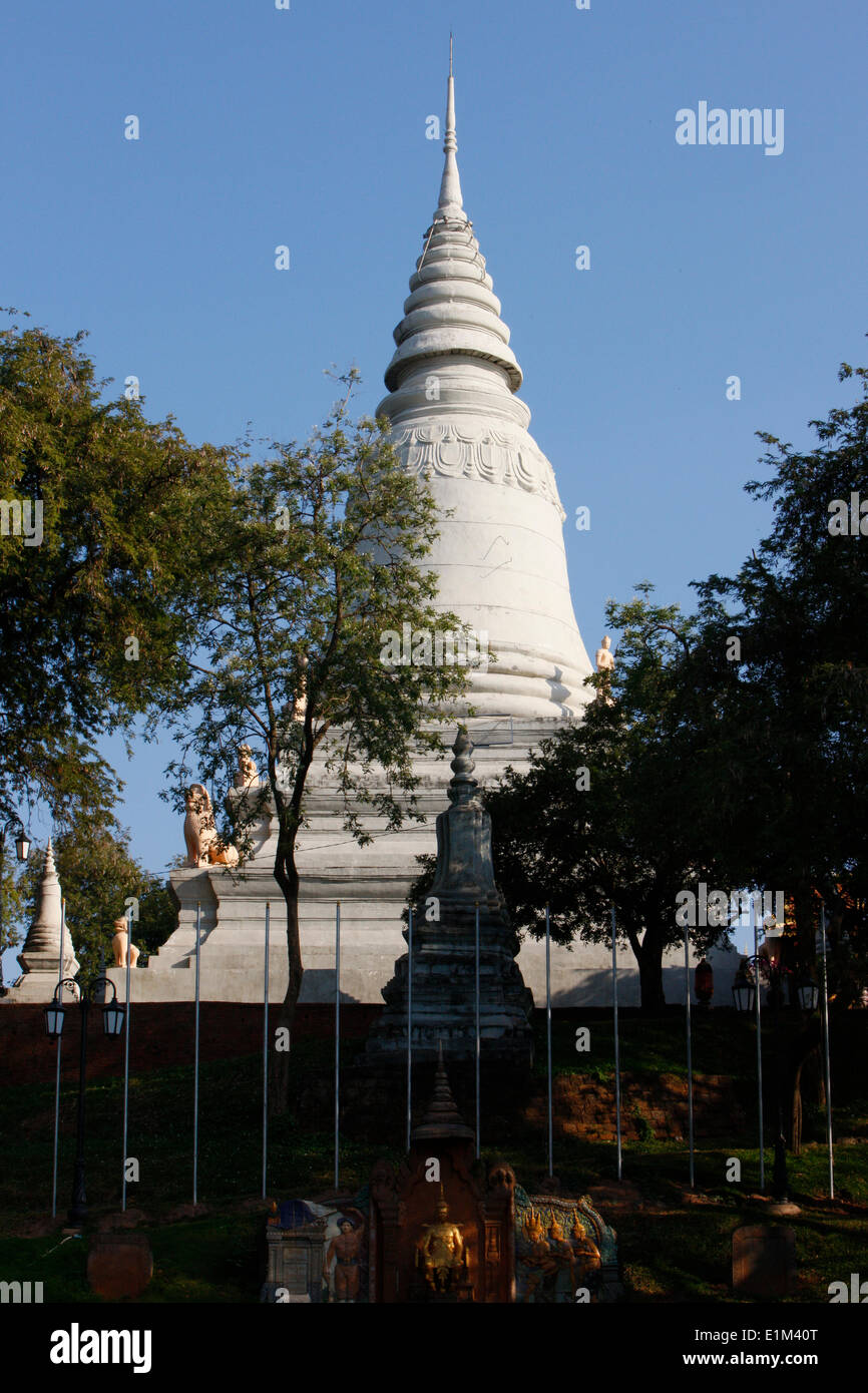 Phnom penh wat phnom hi-res stock photography and images - Alamy