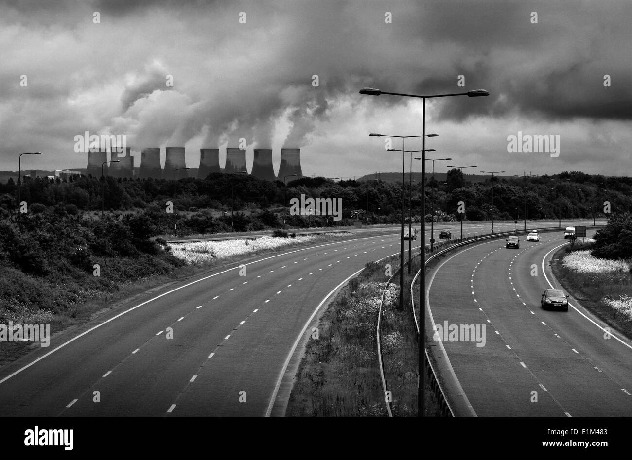 Coal fired cooling towers of ratcliffe on soar power station hi-res ...
