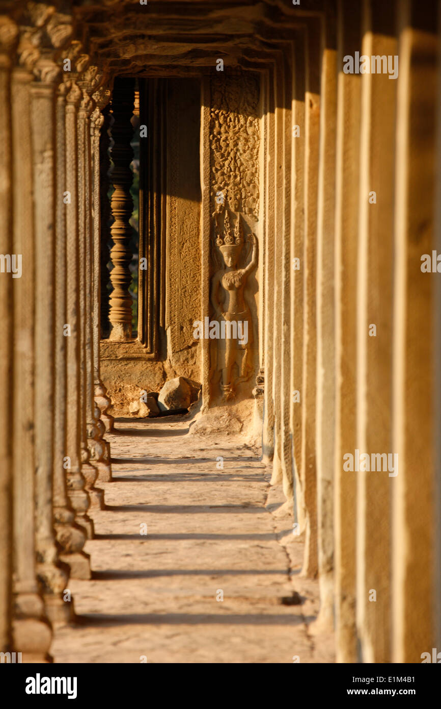 Apsara Dancer Carving at Angkor Wat Stock Photo - Alamy