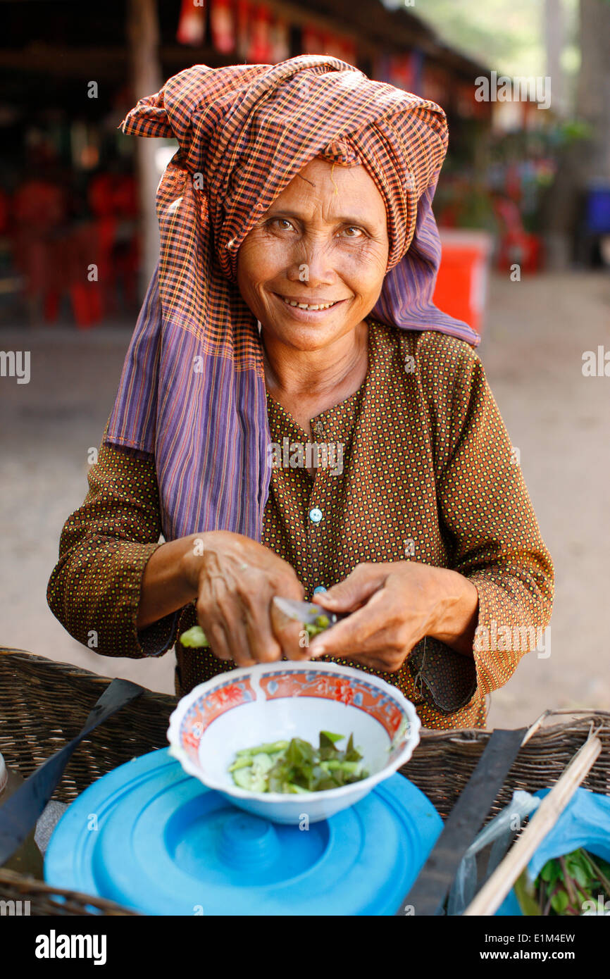 Woman selling soup hi-res stock photography and images - Alamy
