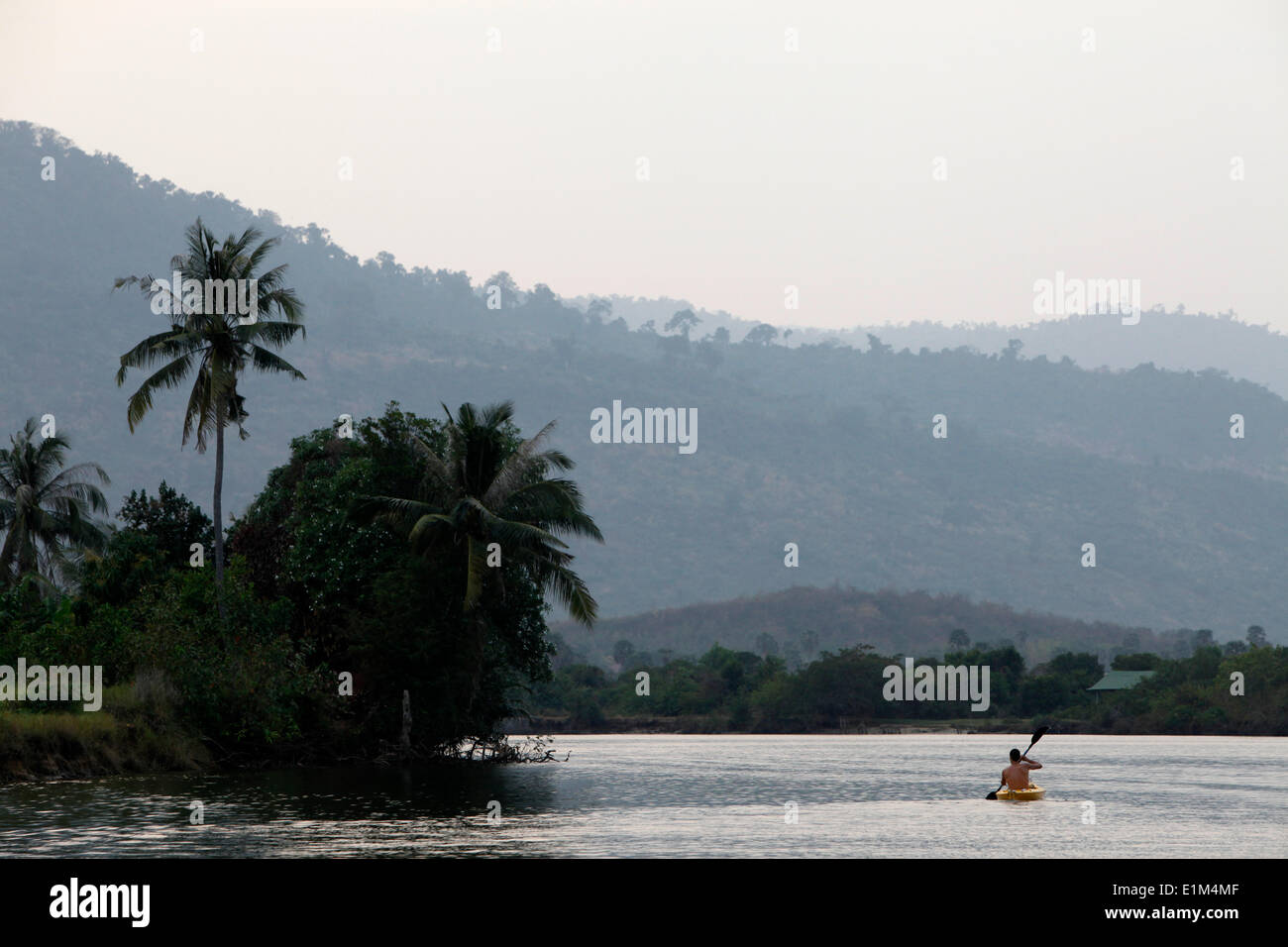 Tourist canoeing on the Kampot river Stock Photo - Alamy